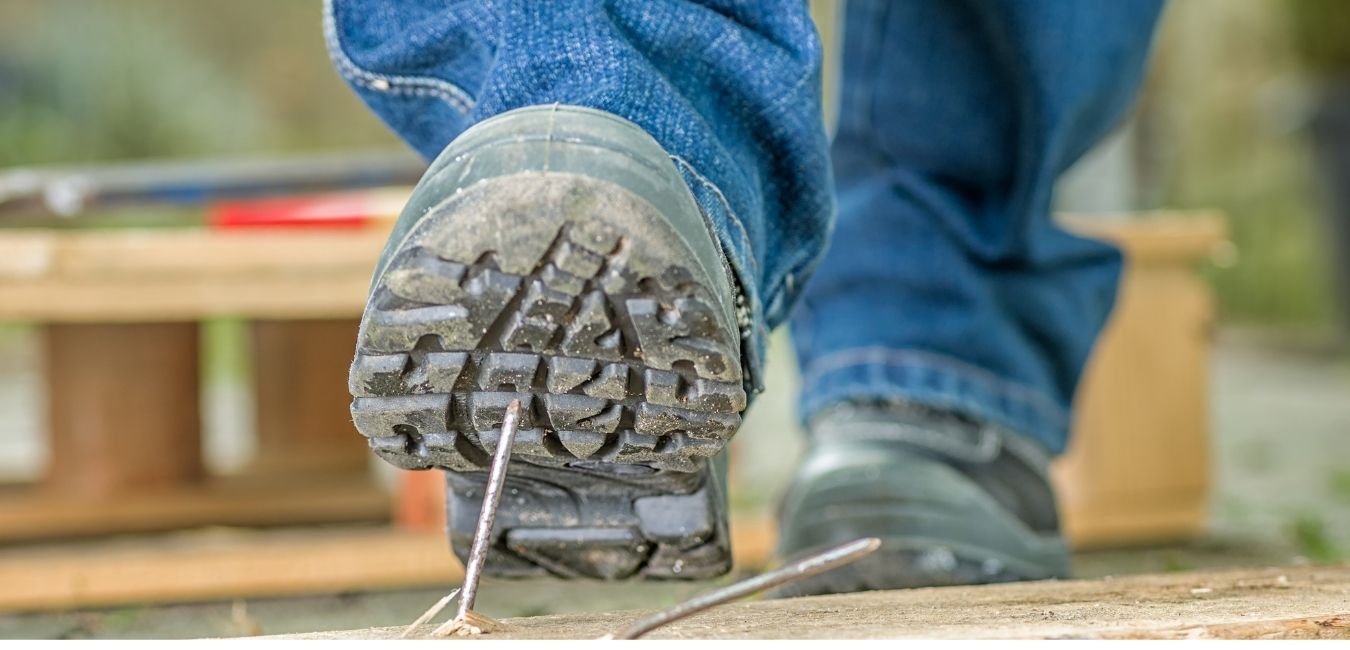 4 Best Shoes For Factory Work – Get Relaxation While Working | Price ...