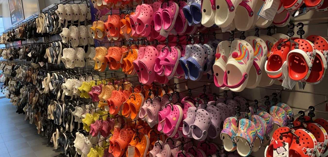Do Crocs Run Big Or Small?| 5 Popular Crocs With Price Comparison ...